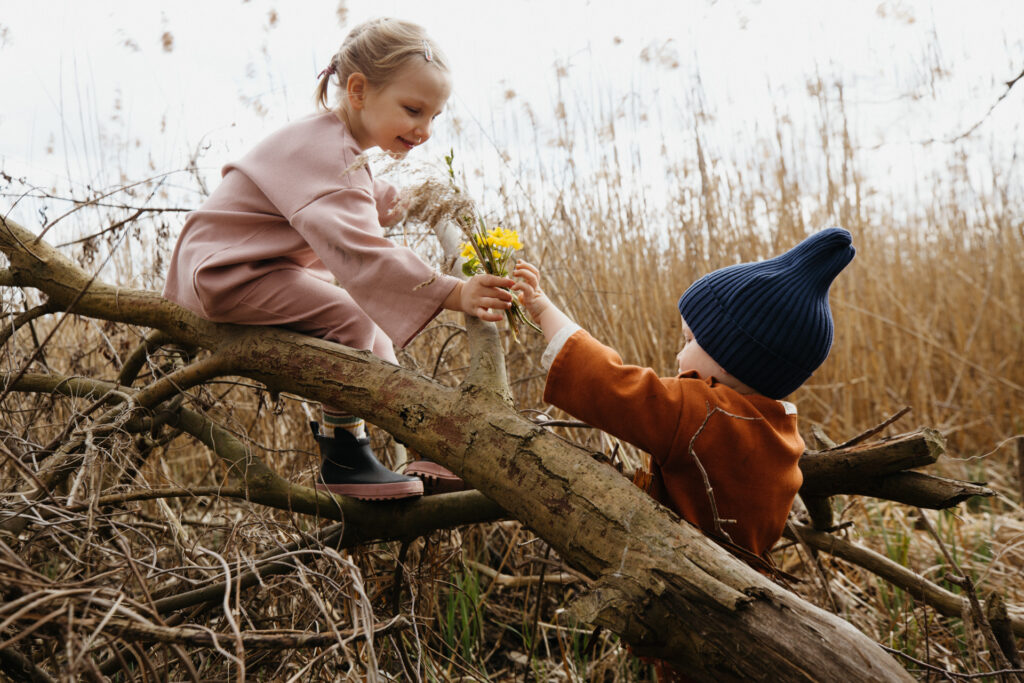 Jak prać i prasować dziecięce ubrania? - Poradzimy24.pl