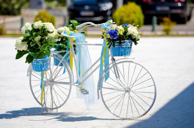 Jak wykorzystać stary rower? Zrób kwietnik! 15 inspiracji na rowerowe ...